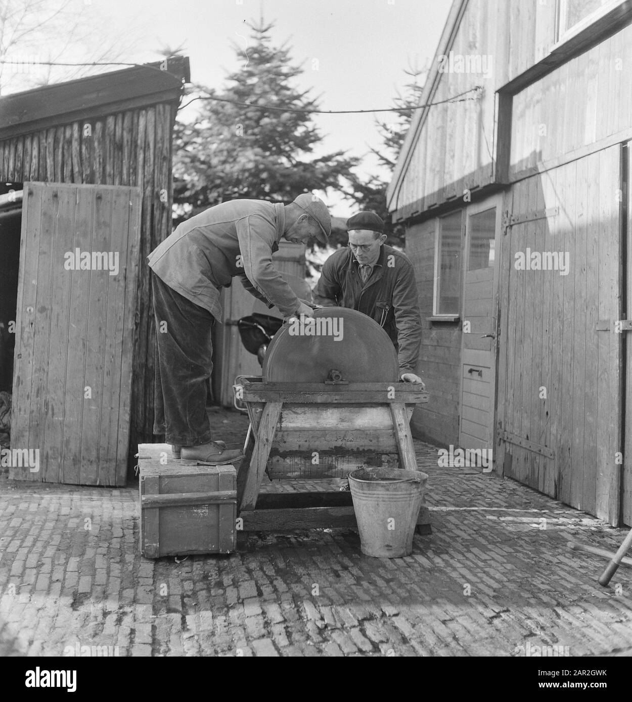 Grinding buildings Black and White Stock Photos & Images - Alamy