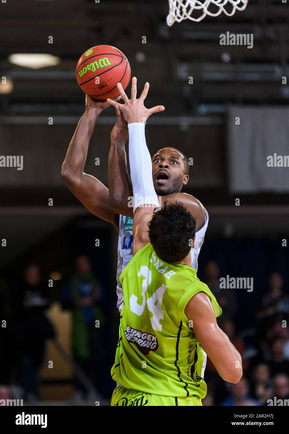 Brandon Joseph Conley (Lions) in duels with Akim-Jamal Jonah (Ehingen ...
