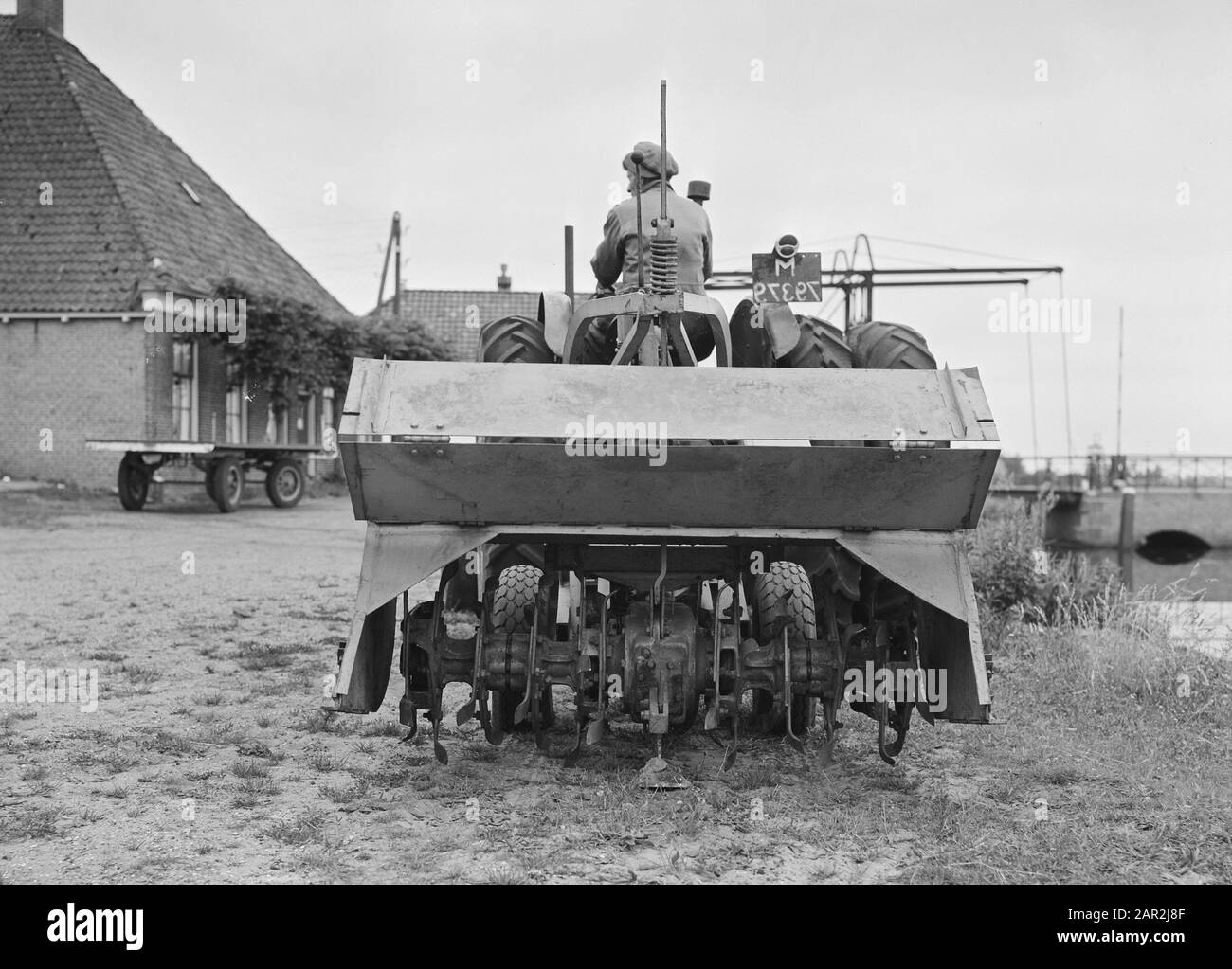 Milling operations Black and White Stock Photos & Images - Alamy