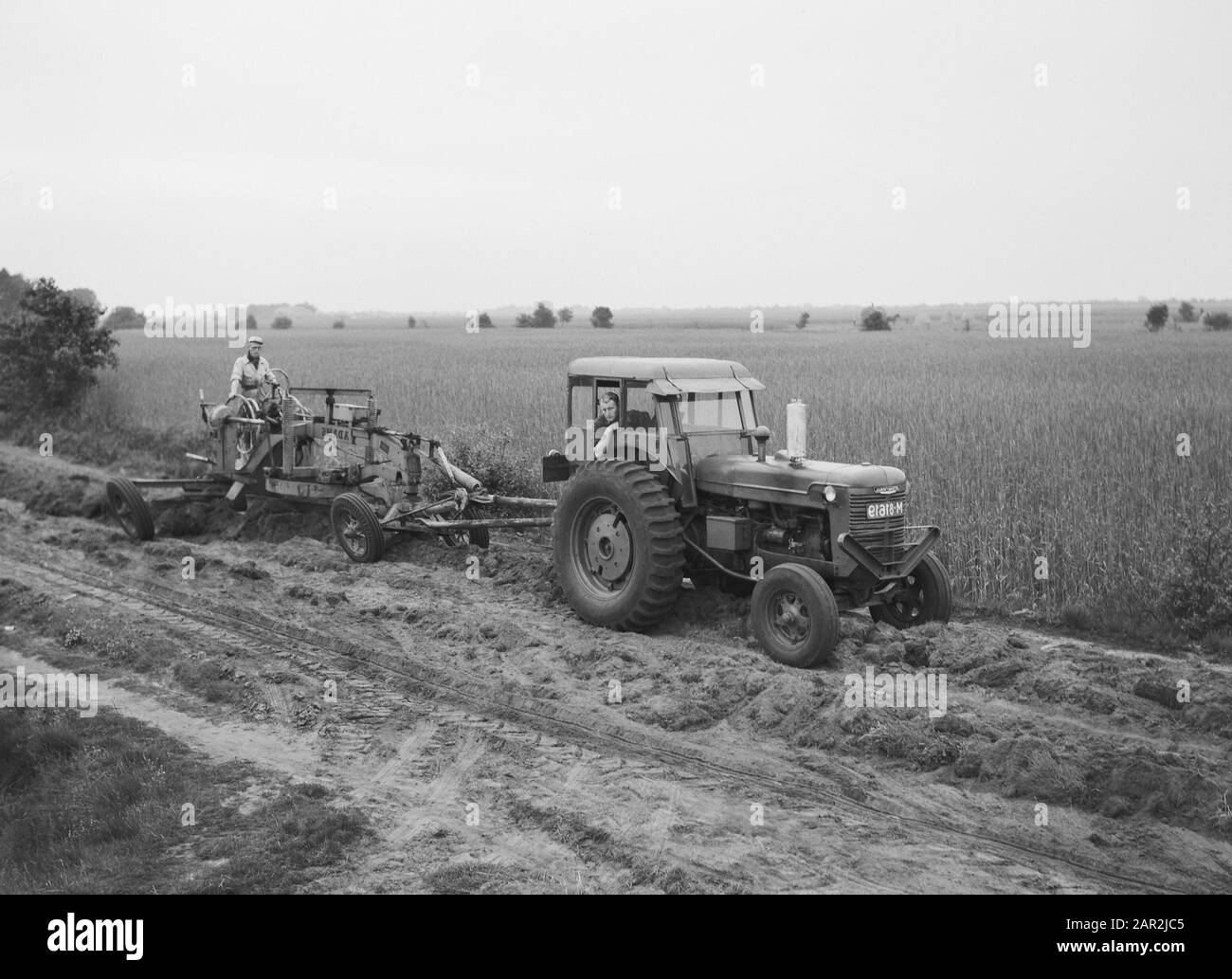 Adams tractors hi-res stock photography and images - Alamy