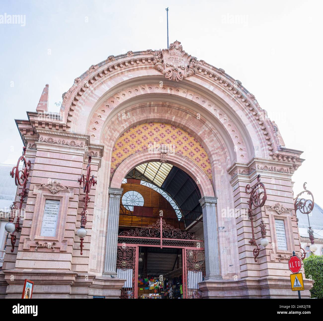 Hidalgo market, main entrance, in the Mexican city of Guanajuato Stock ...