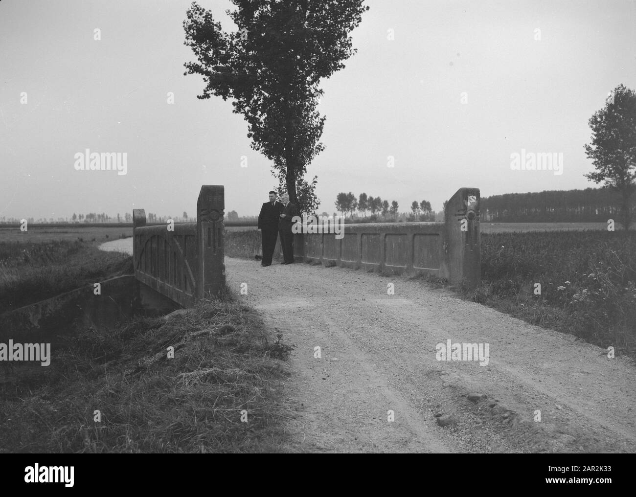 first concrete bridge built in 1925 Date: August 1952 Location: Maas en ...