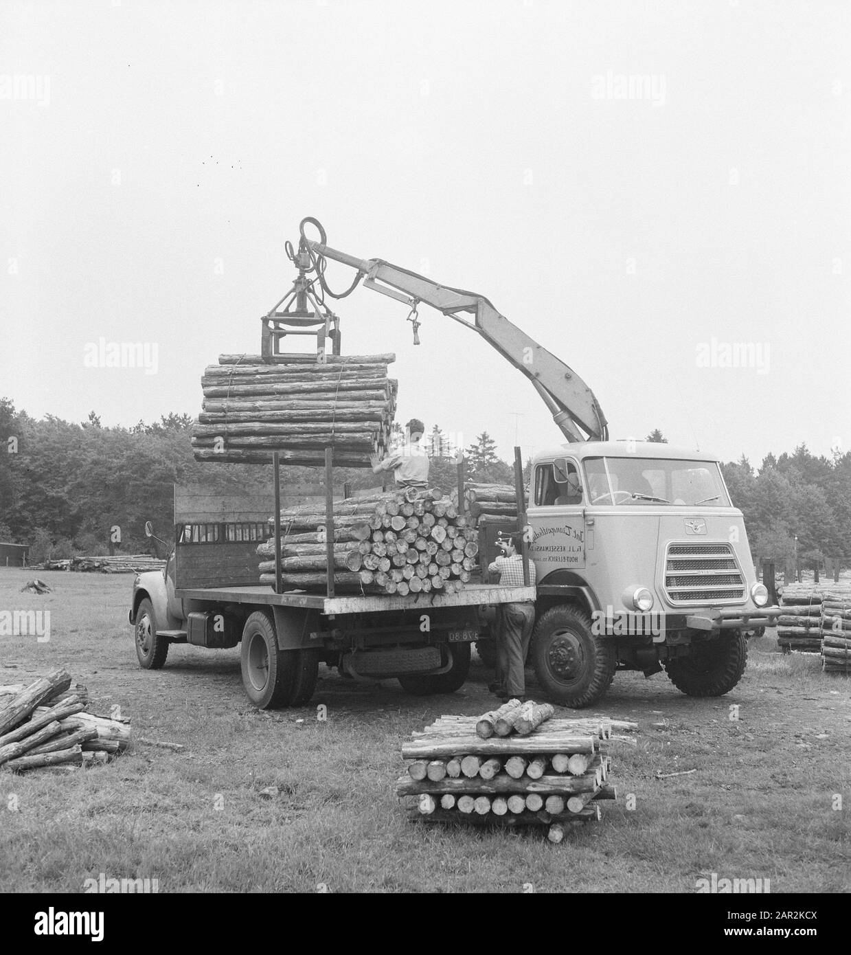 Hoisting logs hi-res stock photography and images - Alamy