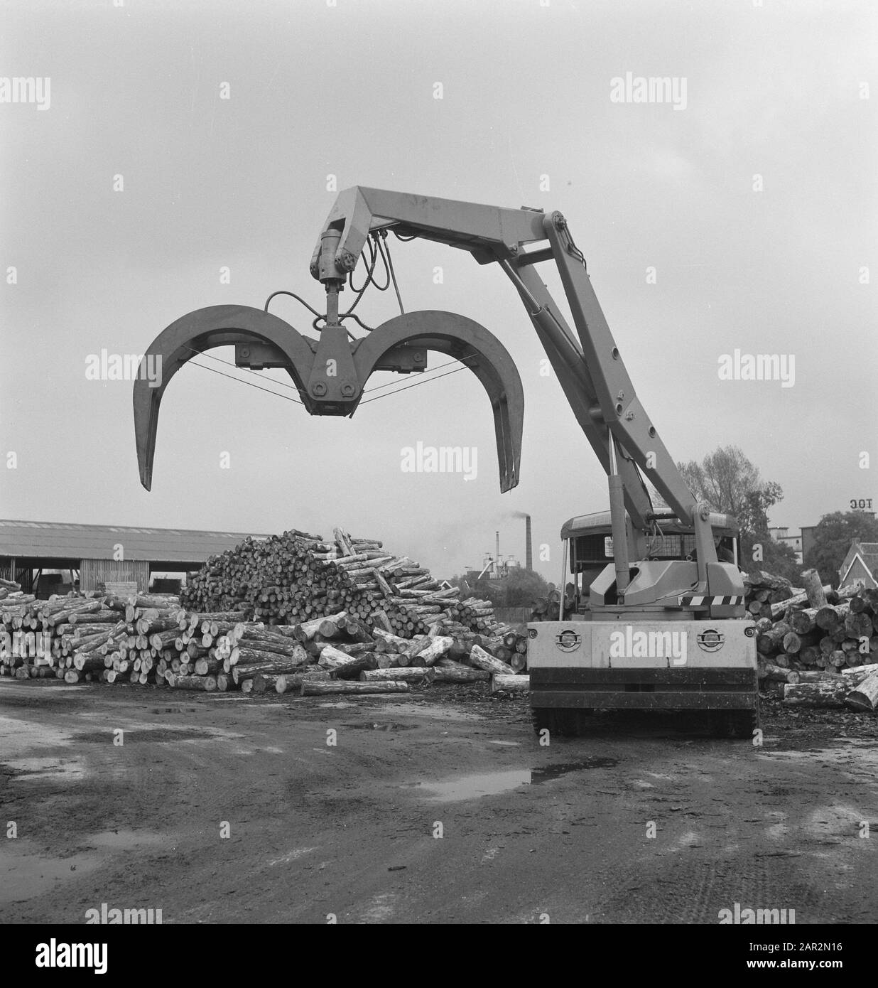 Tow yards hi-res stock photography and images - Alamy