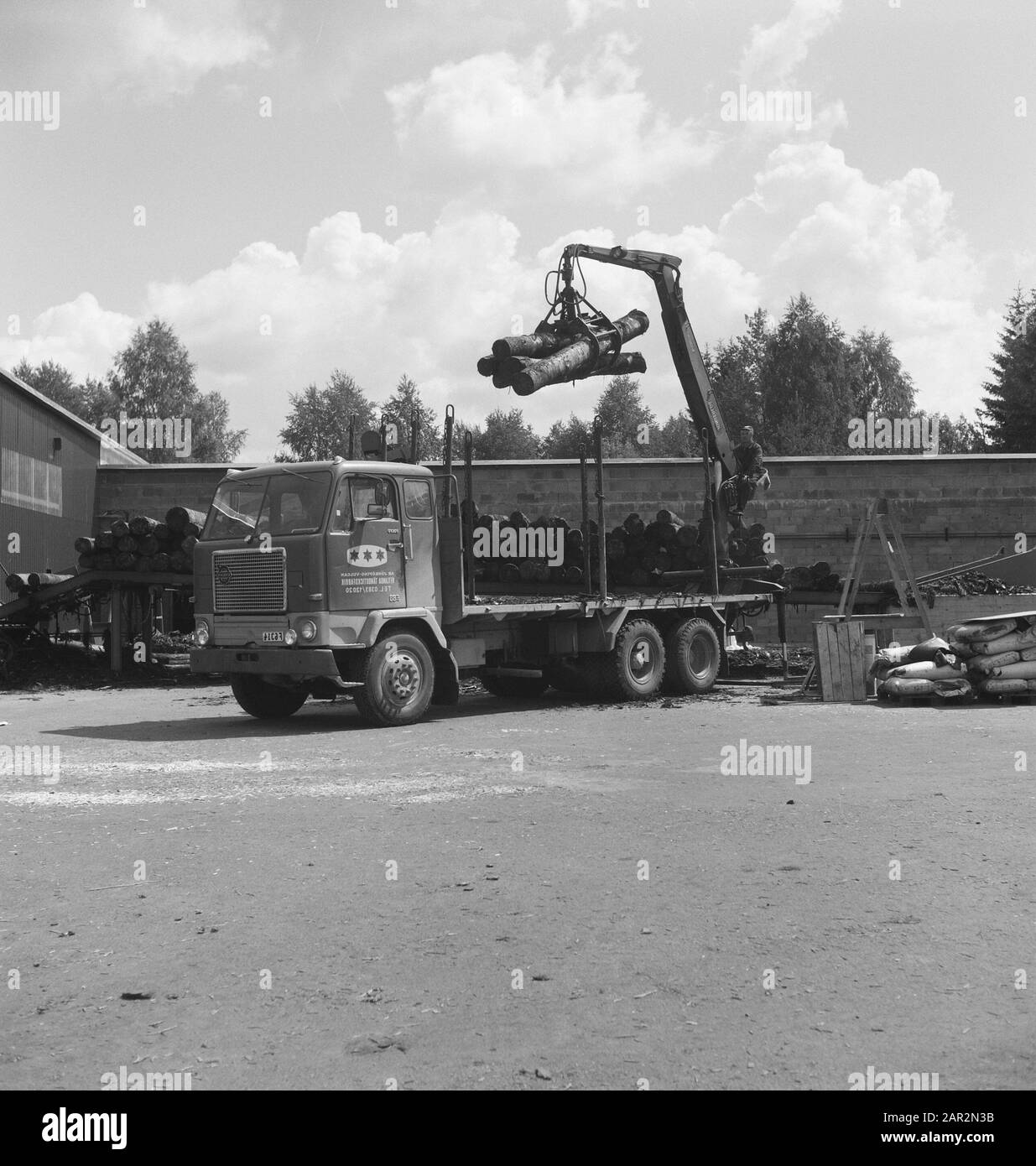 tow trucks, workers, logs, loading works Date: undated Keywords ...