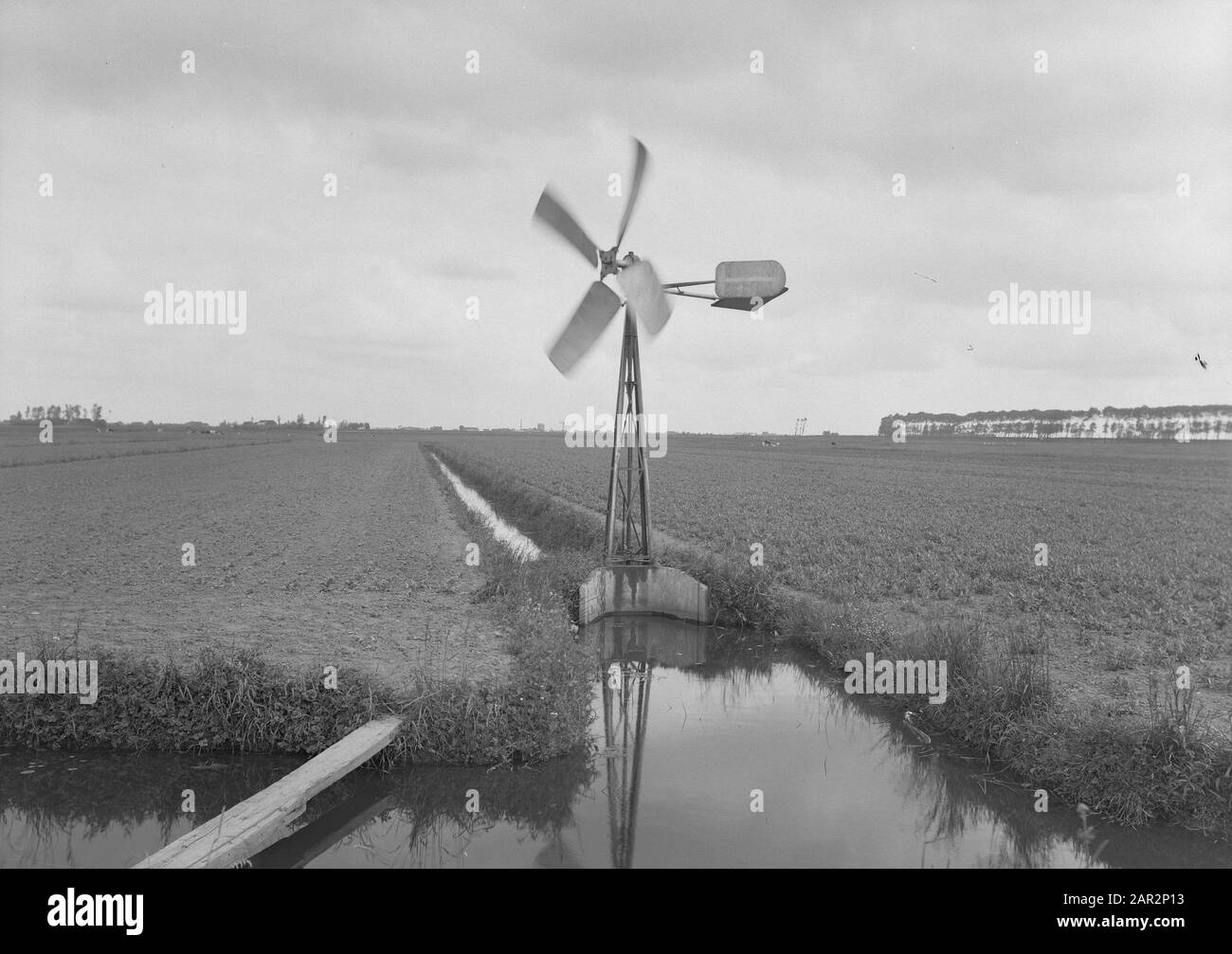 poldering and moulding, ditches, windmills, Munnikenland Date: undated ...