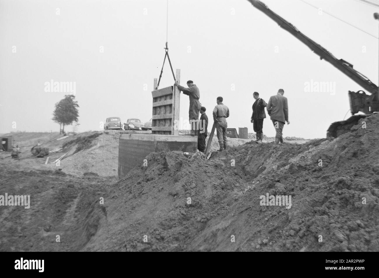 poldering and mould, workers, couples sliding, draglines Date: December ...