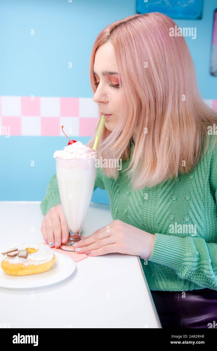 One milkshake hi-res stock photography and images - Alamy
