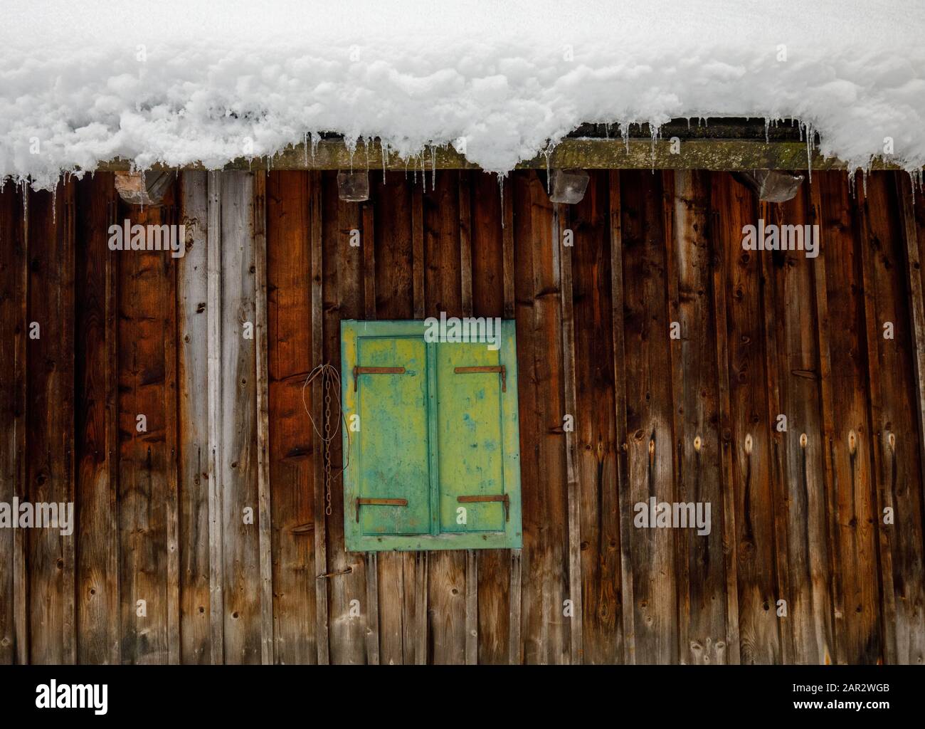 wooden wall and snow background with space Stock Photo - Alamy