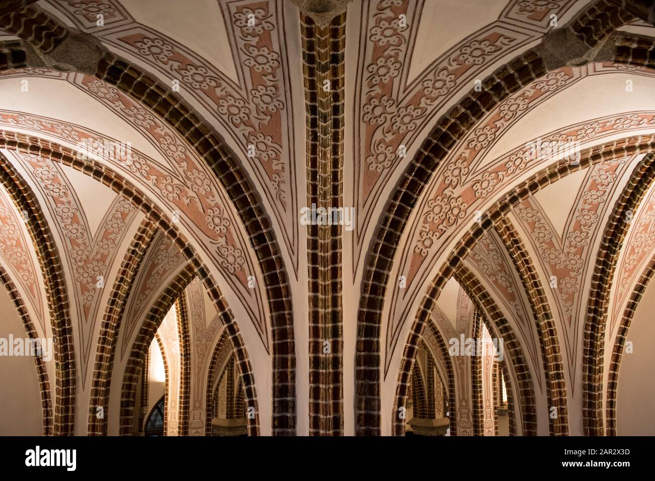 Geometric columns hi-res stock photography and images - Alamy