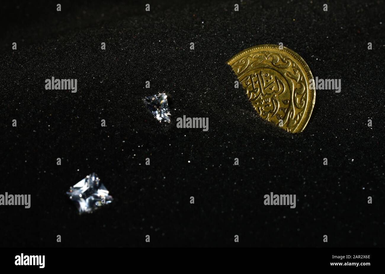 Yellow Coin Texture High Resolution Stock Photography and Images - Alamy