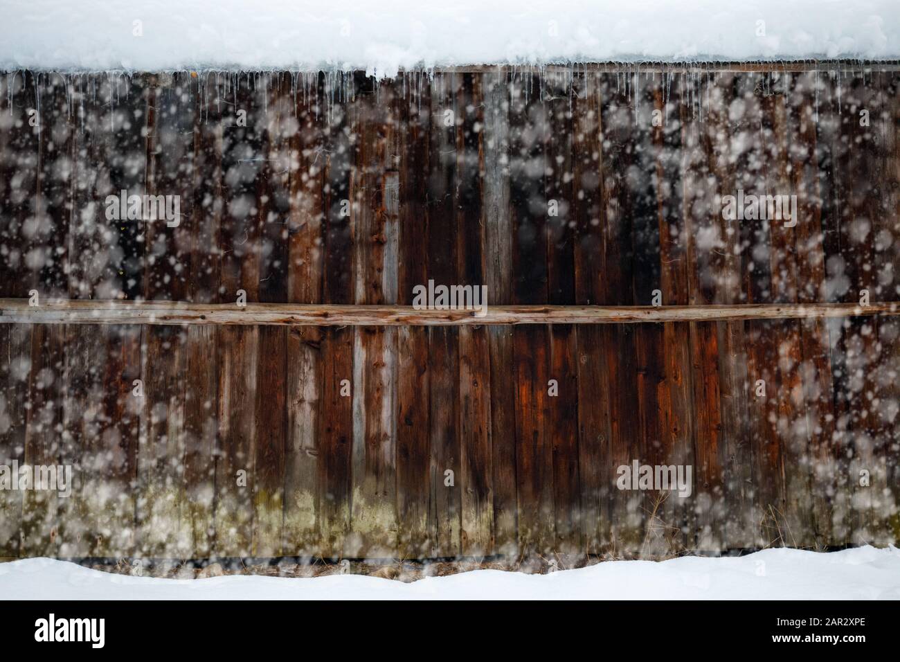 wooden wall and snow background with space Stock Photo - Alamy