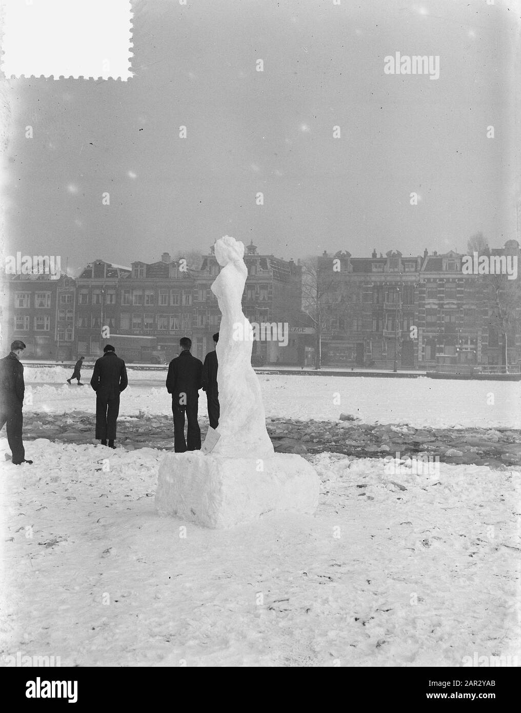 Ice statues Black and White Stock Photos & Images - Alamy