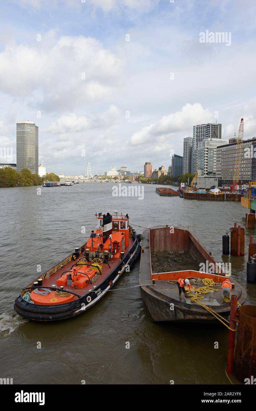 River Thames Tug Barge High Resolution Stock Photography and Images - Alamy