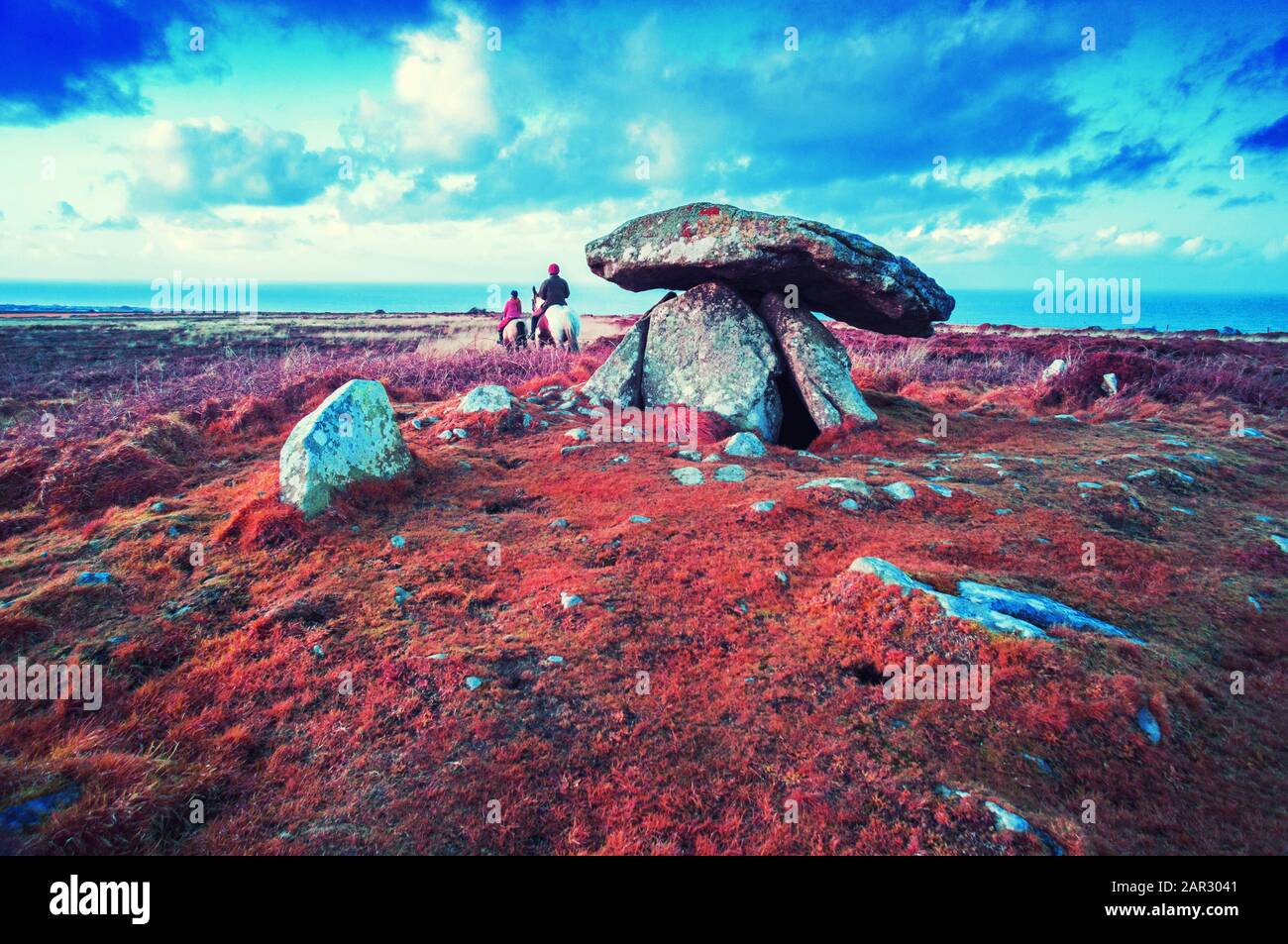 Chun quoit burial chamber dolmen hi-res stock photography and images ...
