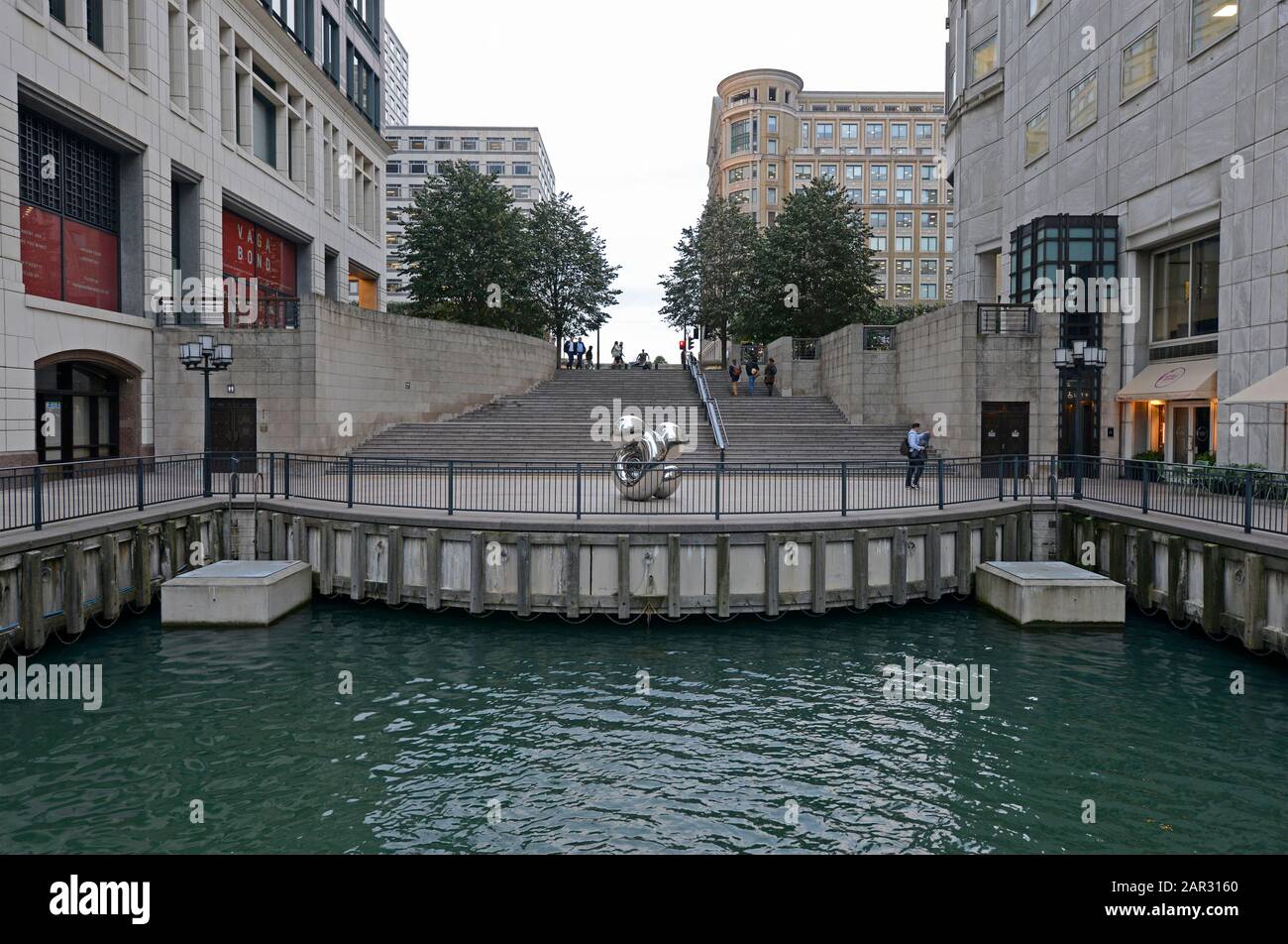 View from Middle Dock up to Cabot Square in Canary Wharf, London, UK ...
