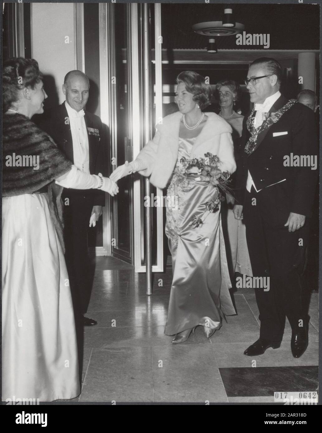 royal house, princesses, greetings, openings, theaters, mayors ...