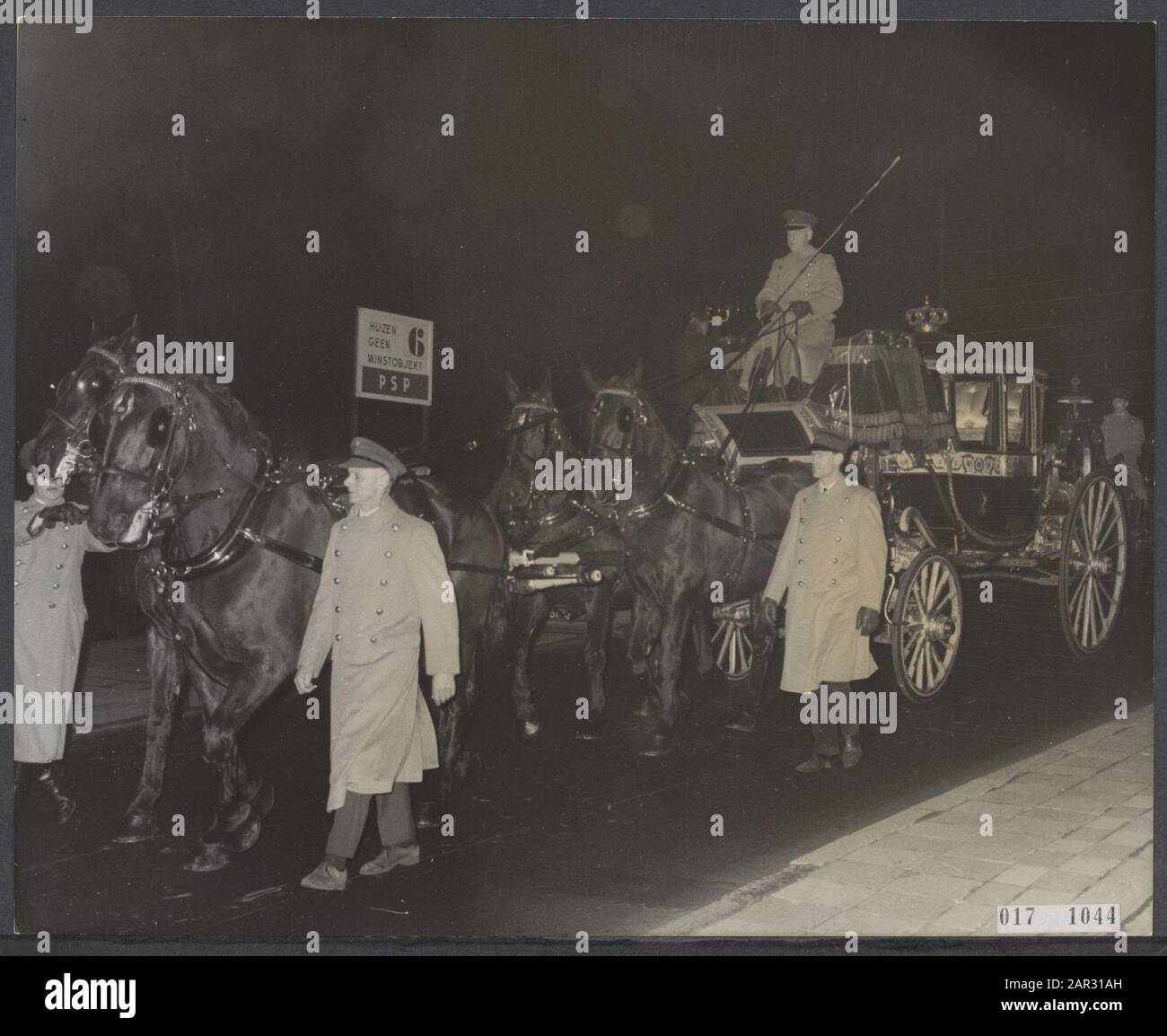 Damaged carriages hi-res stock photography and images - Alamy