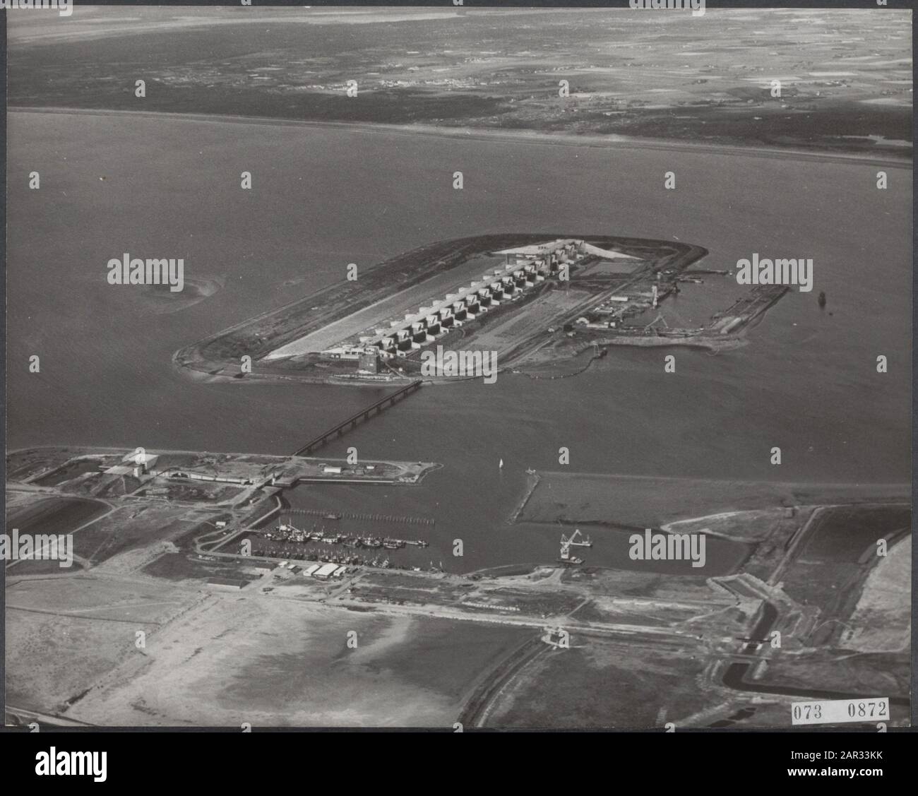 locks, delta works, dams Date: November 15, 1965 Location: Haringvliet ...