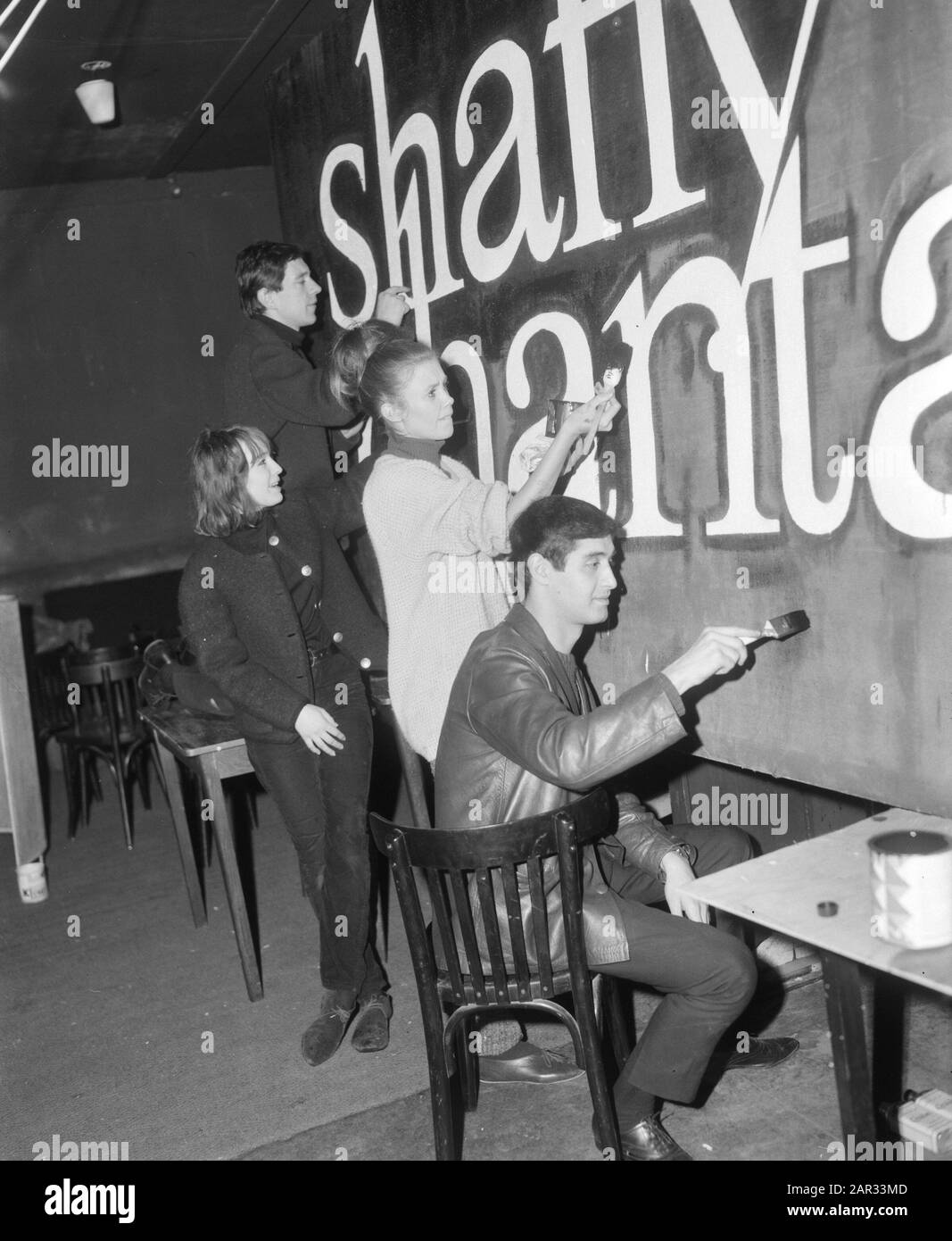 Shaffy Chantant moved to the Rembrandttheater, v.l.n.r. Ramses Shaffy ...