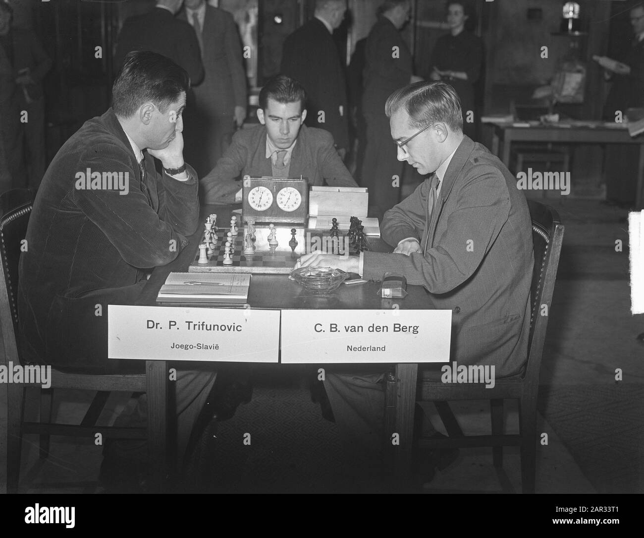 World chess tournament first day hi-res stock photography and images ...