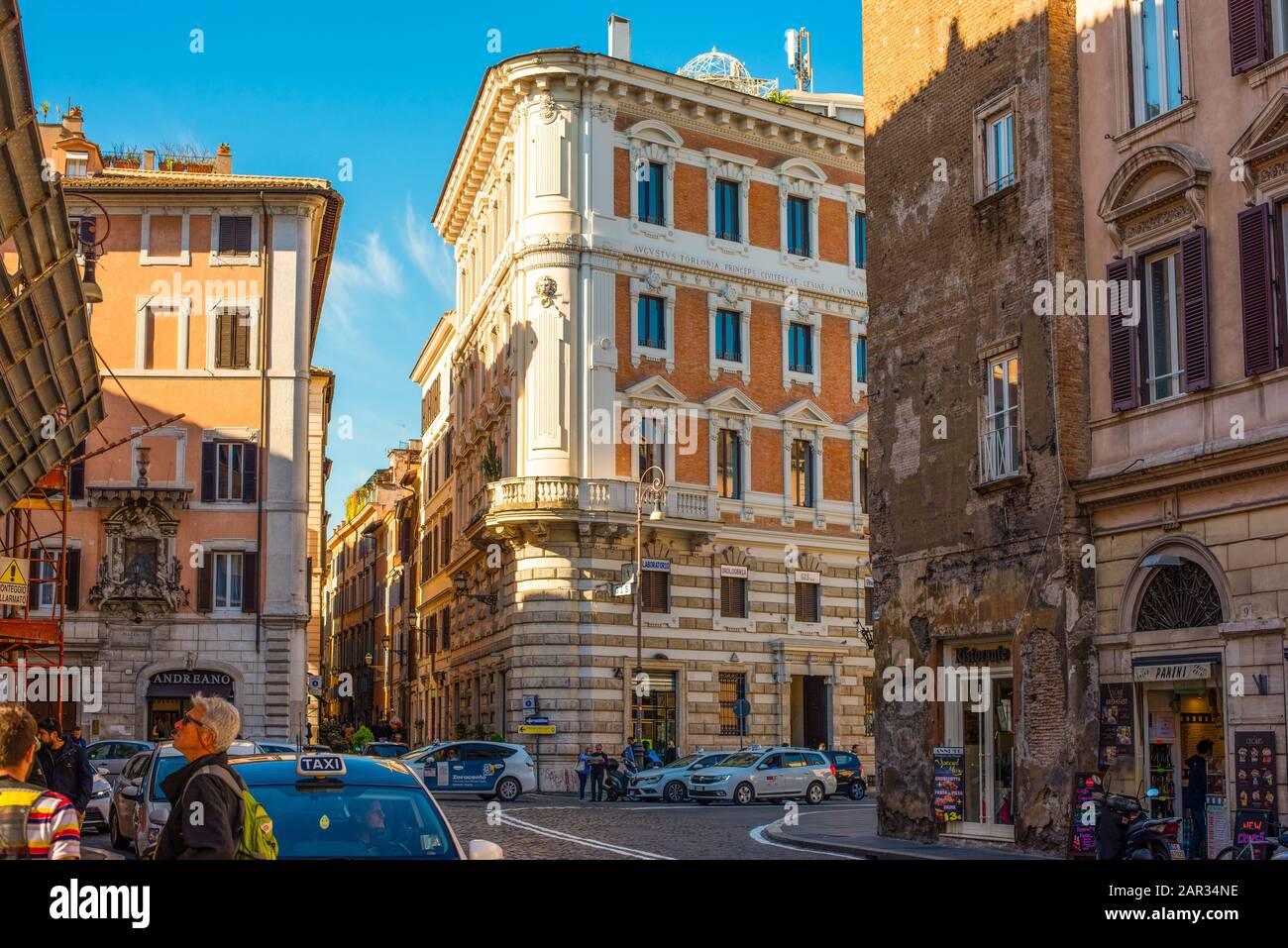 Outdoor restaurant rome colorful hi-res stock photography and images ...