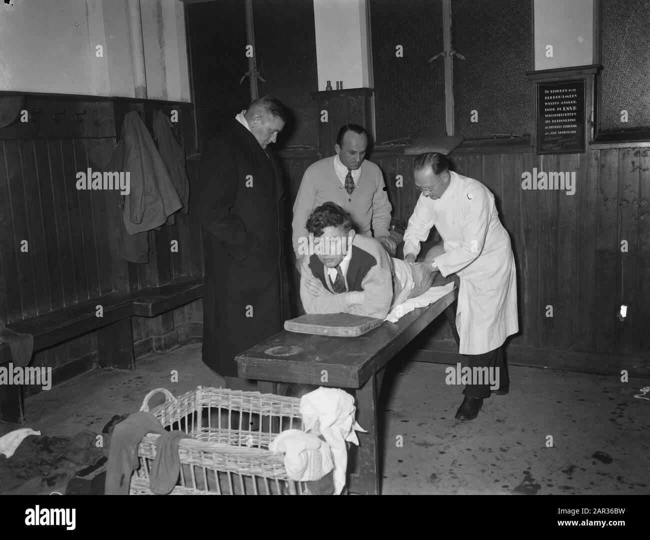 Last training Dutch team for Holland against Belgium, Abe Lenstra at ...