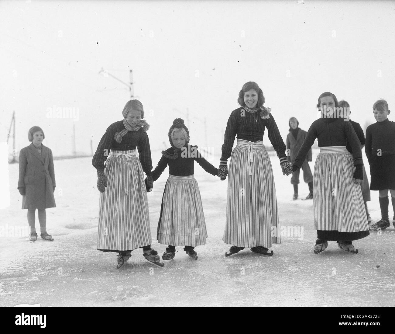 Ice skating in volendam hi-res stock photography and images - Alamy