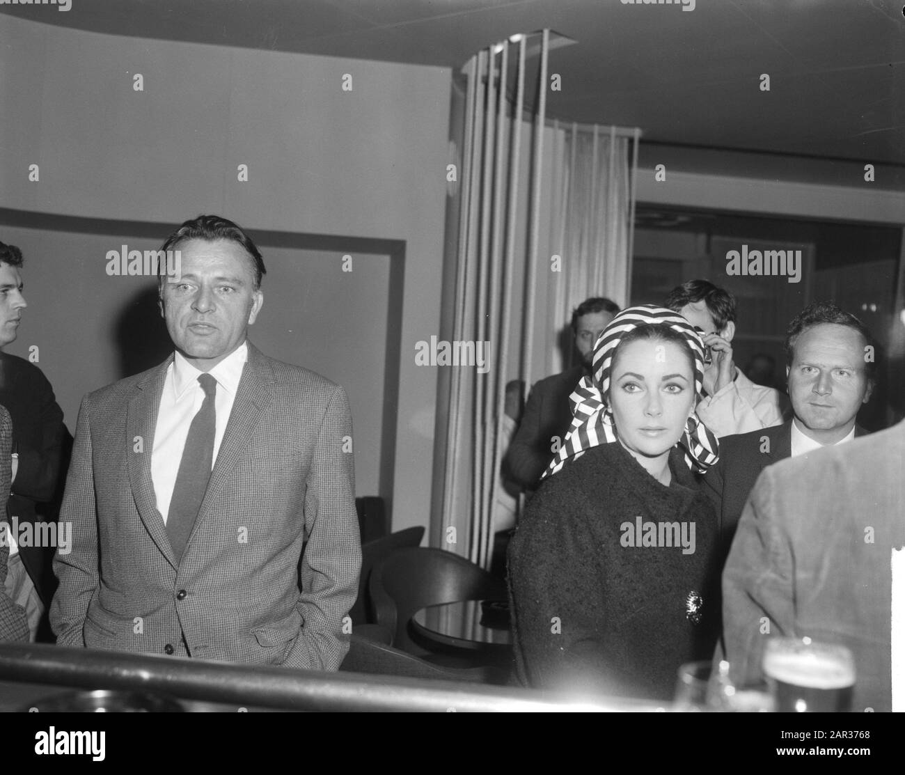 Elizabeth taylor richard burton 1965 hi-res stock photography and ...