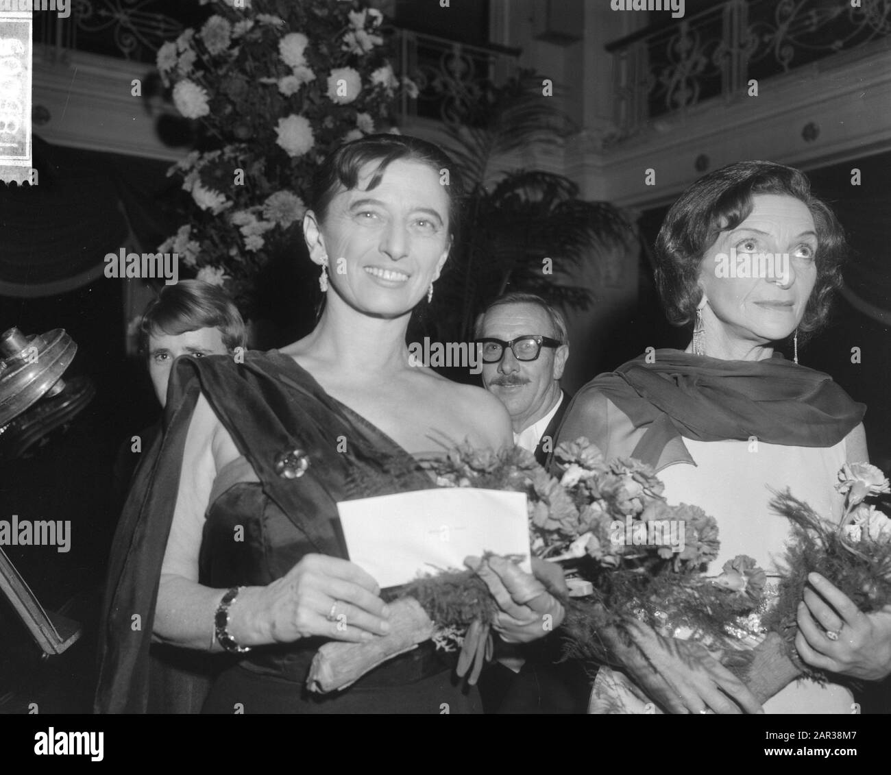 Women choreographers hi-res stock photography and images - Alamy