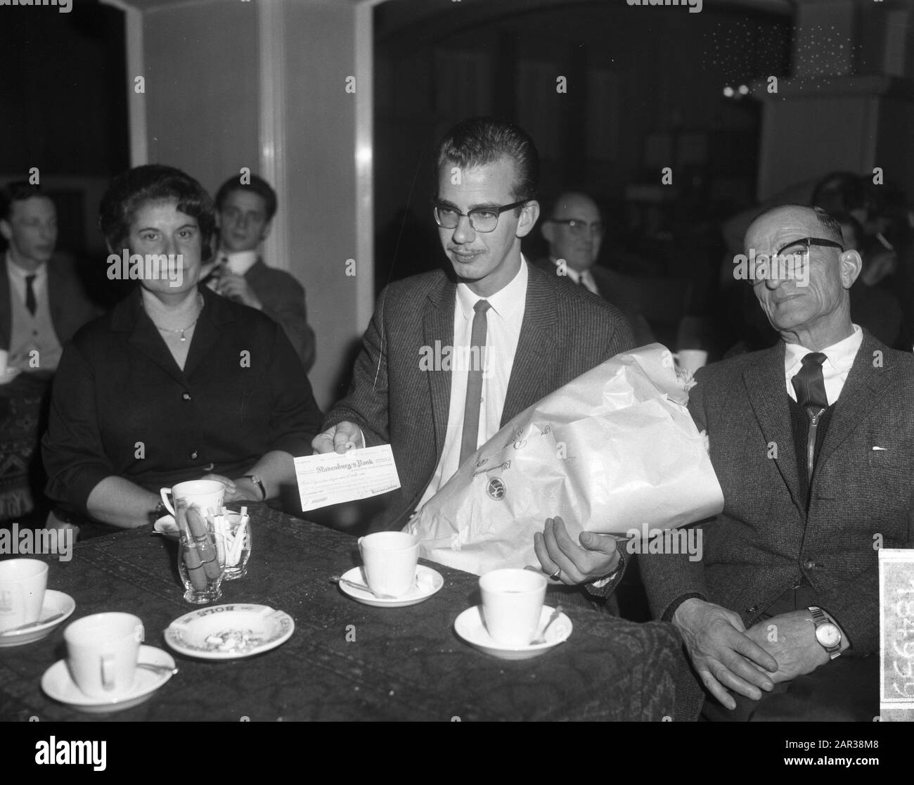 Lottery winner cheque Black and White Stock Photos & Images - Alamy