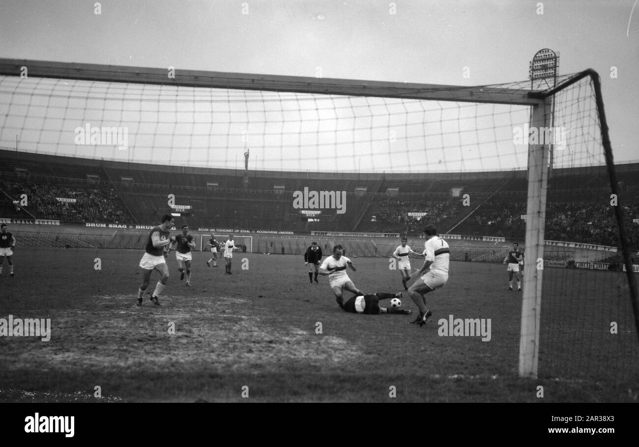 Middle van der loop hi-res stock photography and images - Alamy