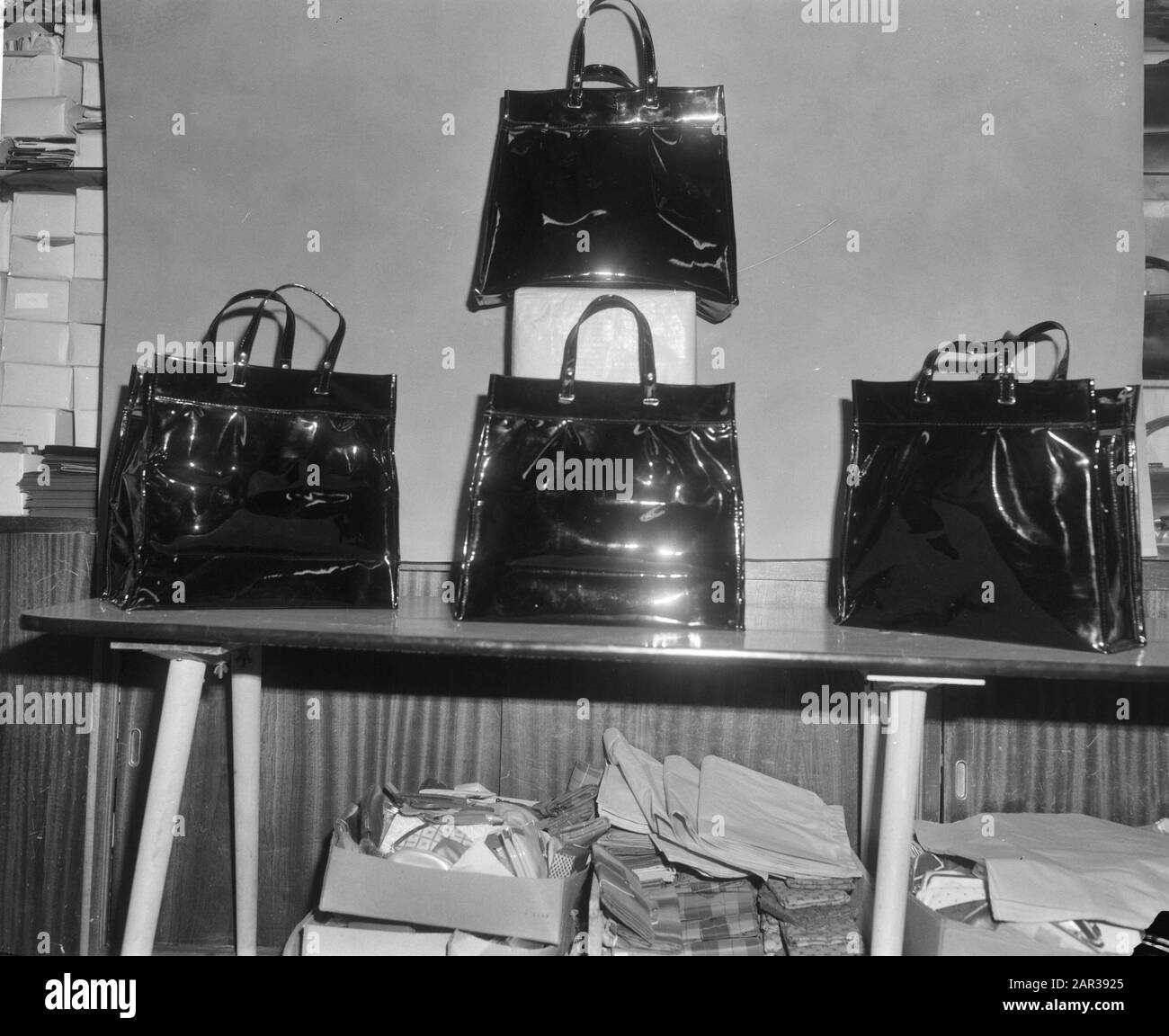 Assignment Parool, Bags Date: December 28, 1965 Keywords: Bags Setting ...