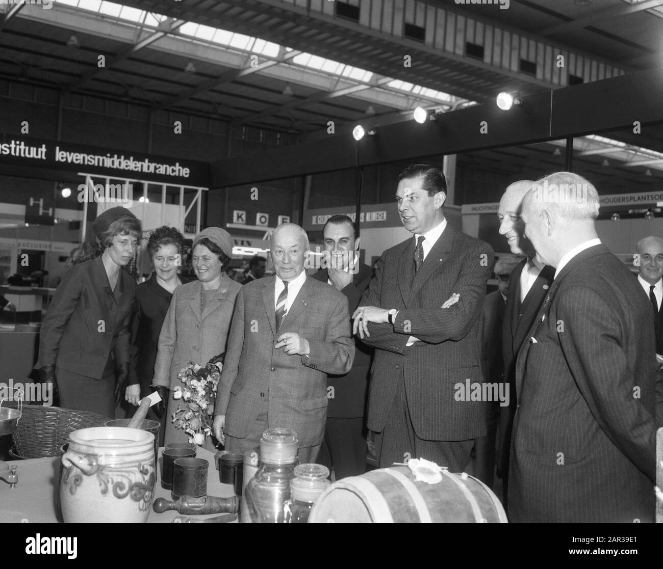 Opening roka hi-res stock photography and images - Alamy