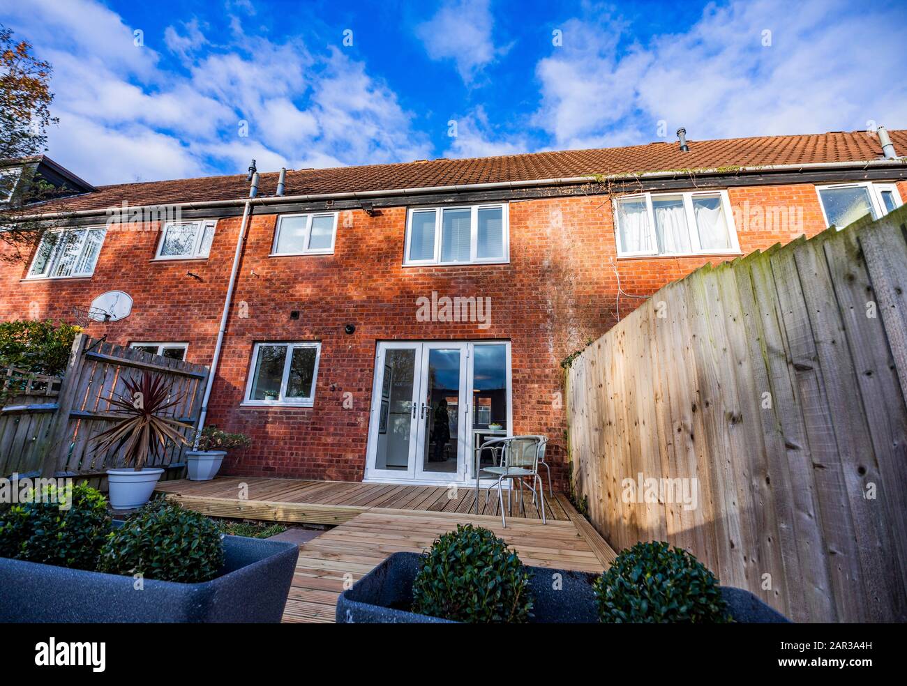 Sold terraced house hi-res stock photography and images - Alamy