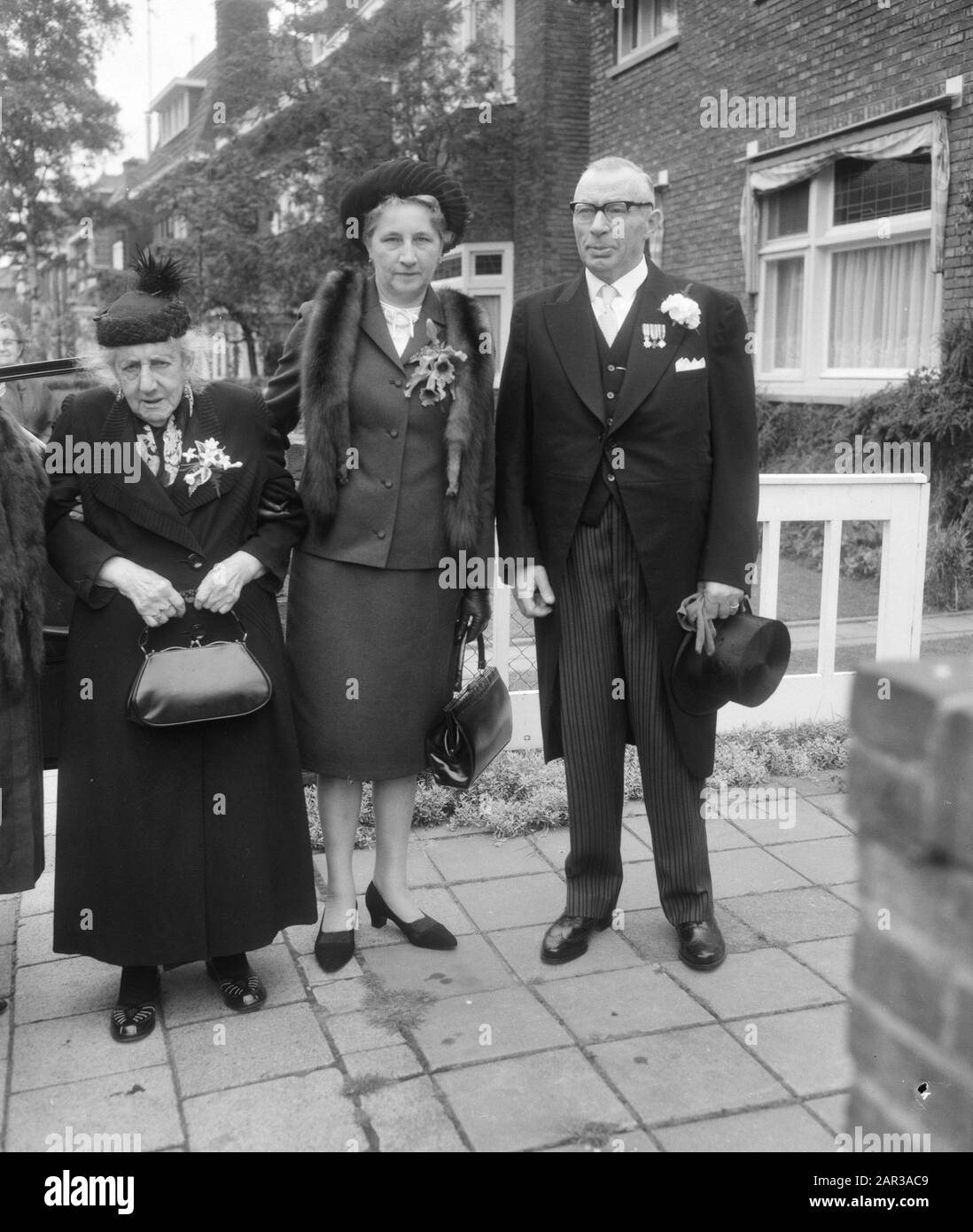 Parent marriage Black and White Stock Photos & Images - Alamy