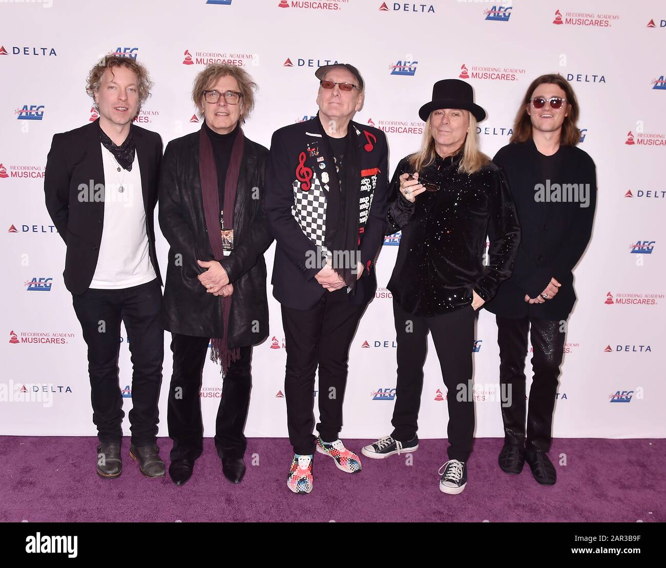 Celebrities robin zander of cheap trick hi-res stock photography and ...