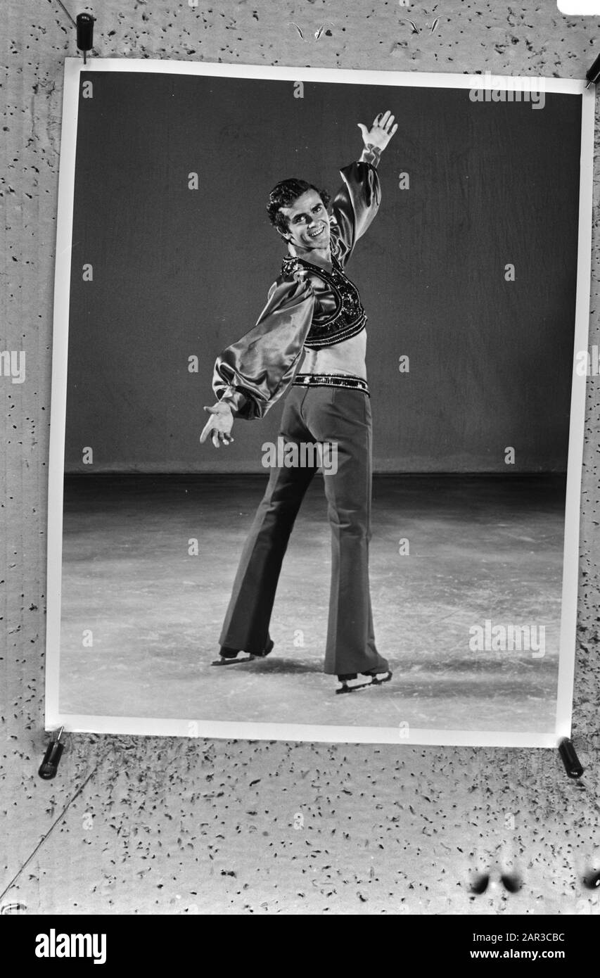 Holiday on Ice show, American world champion Donald McPherson Date ...