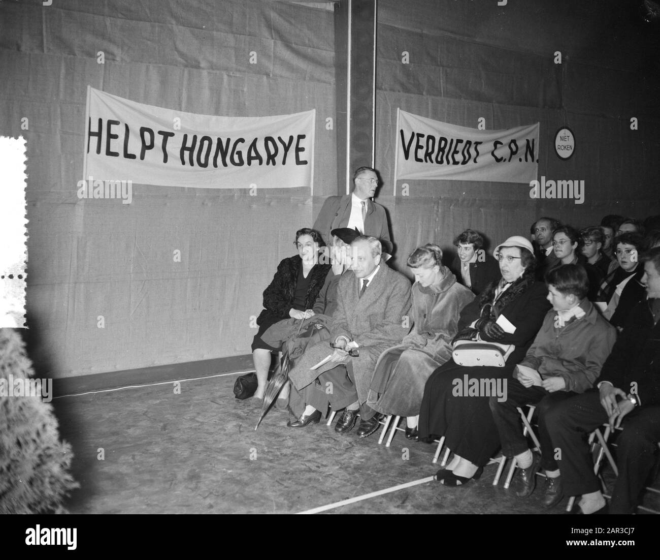 Memorial audience Black and White Stock Photos & Images - Alamy