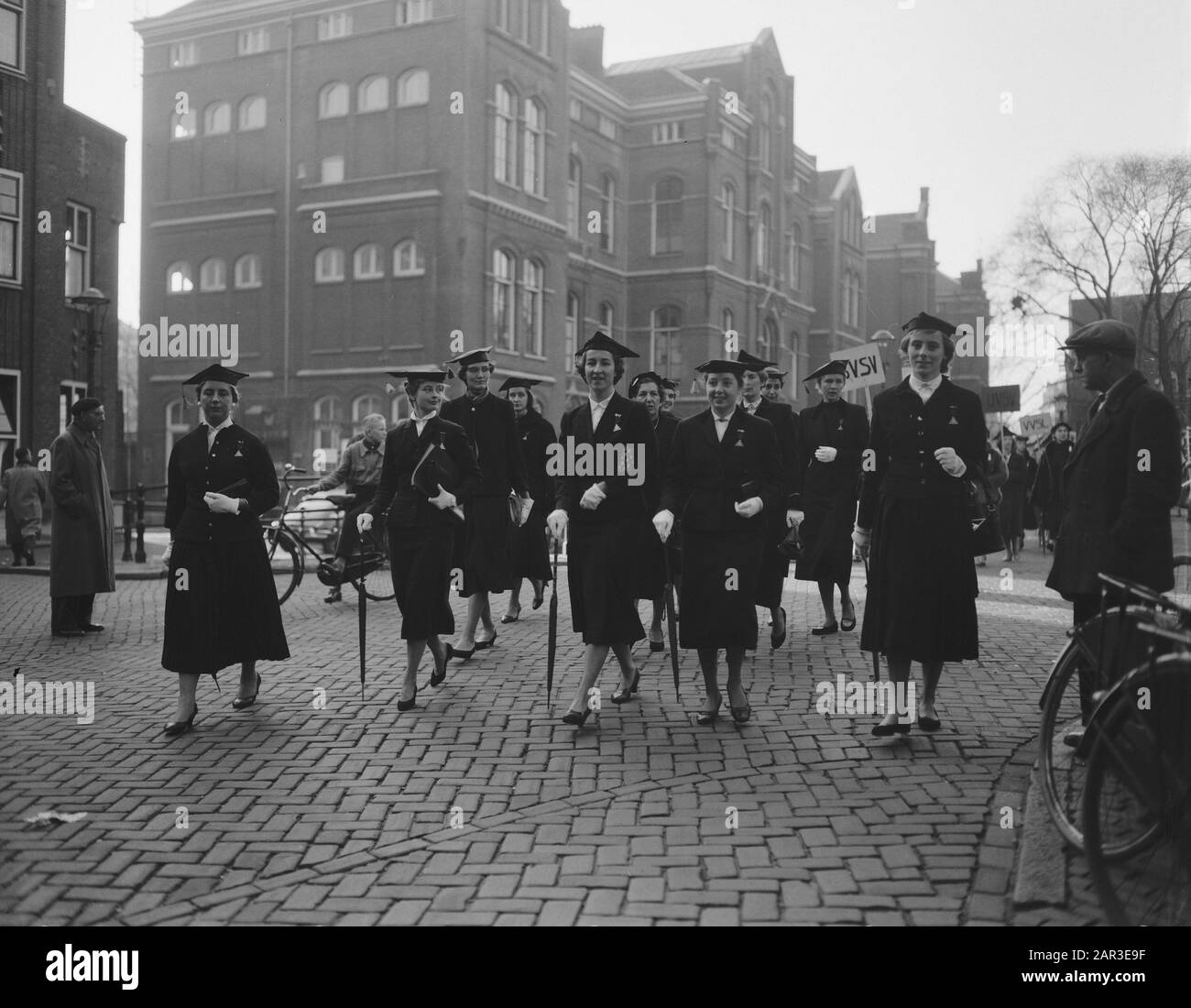 Entry reunists hi-res stock photography and images - Alamy