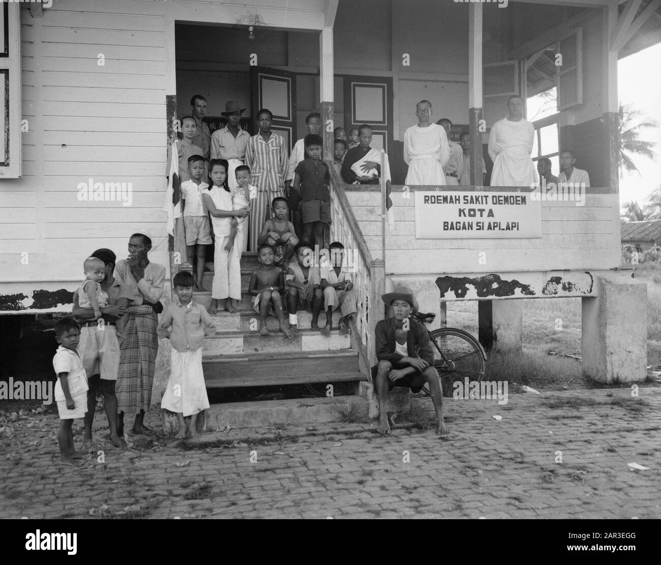 Children doctors nurses Black and White Stock Photos & Images - Alamy