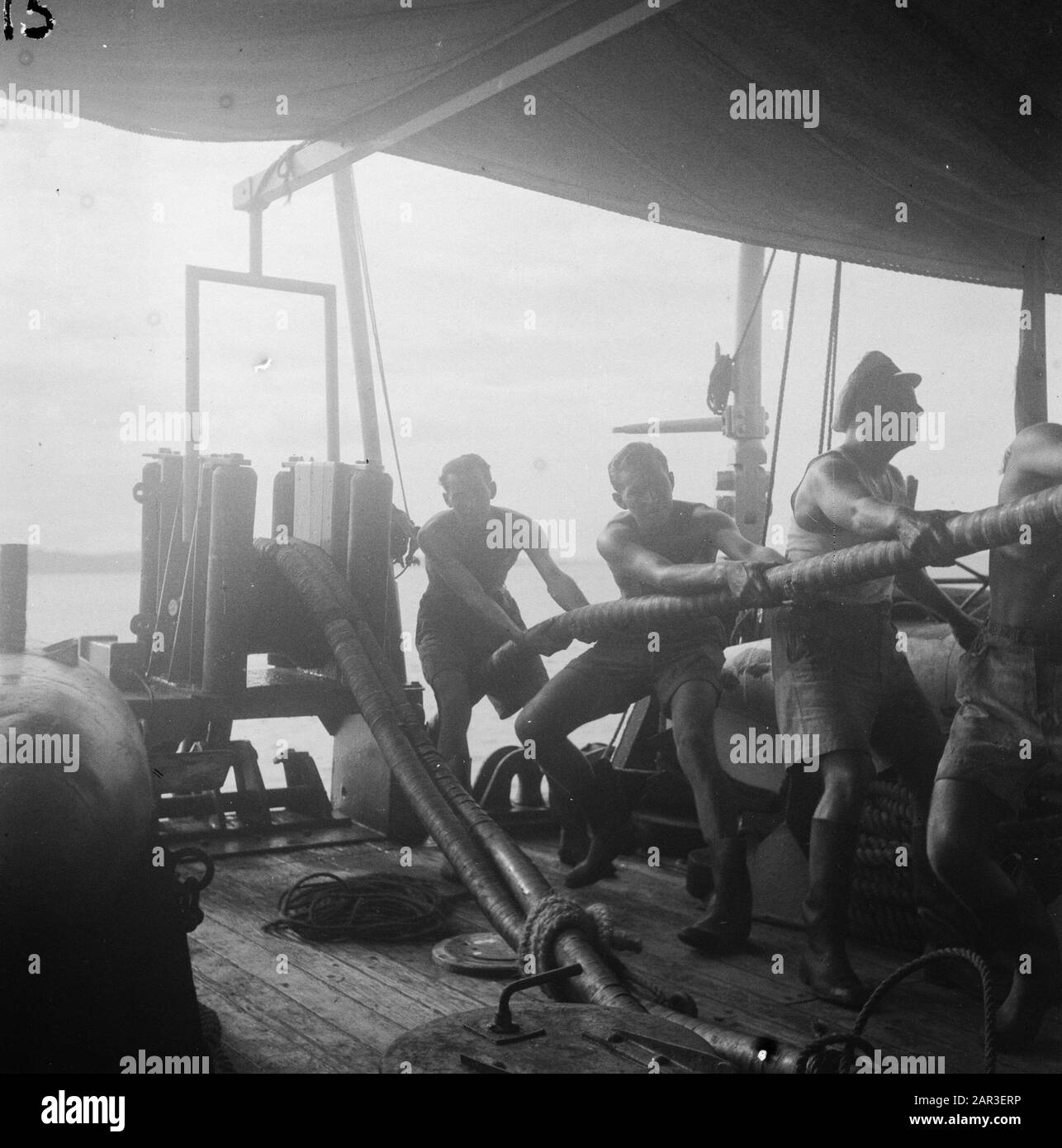 Reportage Hollandia [Telephony cables laying at sea. Ship crew members ...