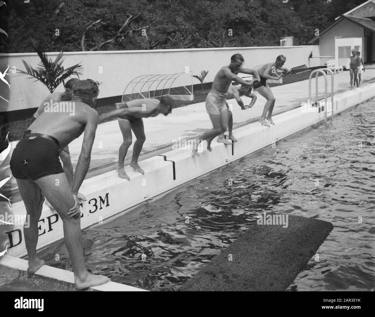 [Dutch soldiers in a swimming pool] Date: 1947/01/01 Location ...