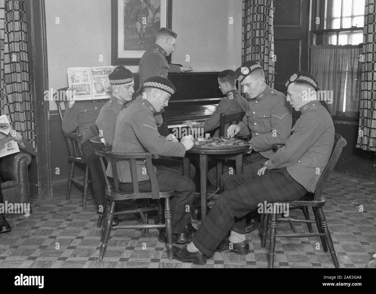Scotland - Barracks Edinburgh Castle Soldiers relax with games and ...