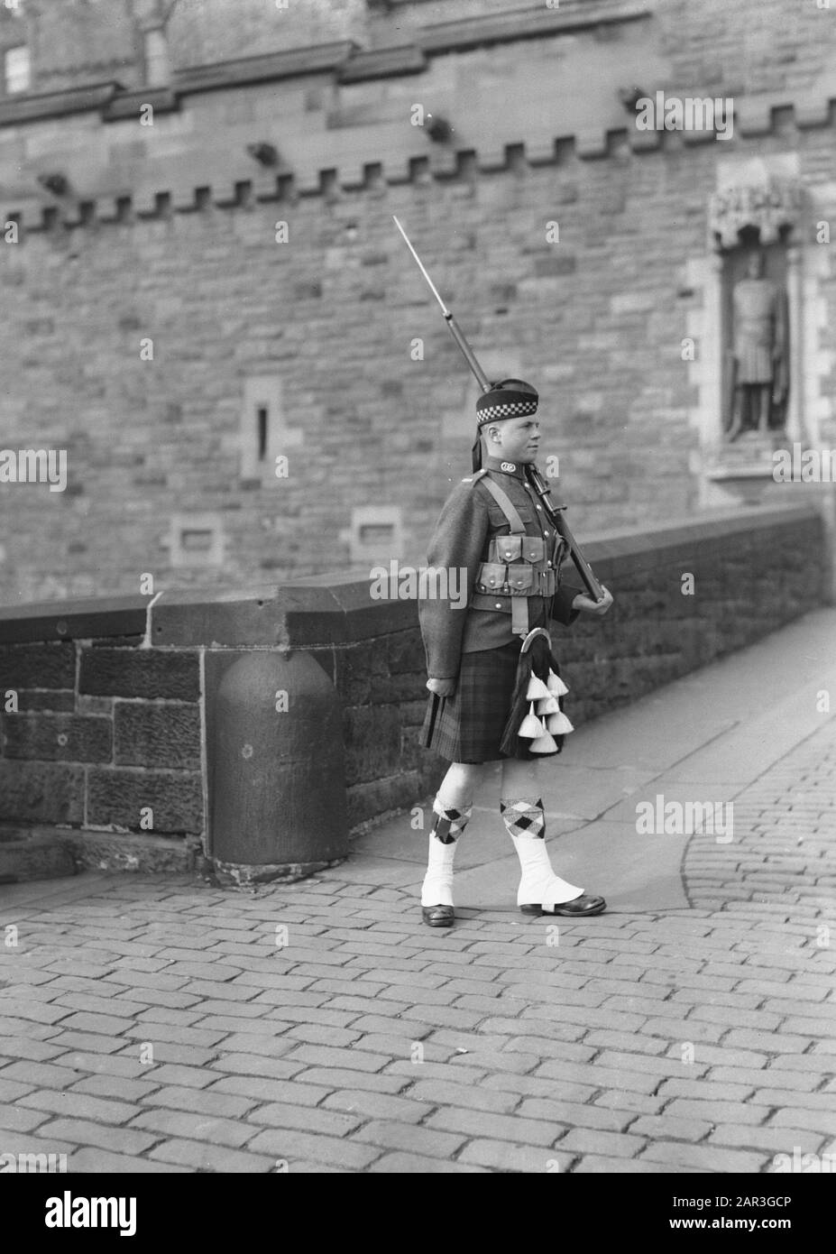 Guard on duty edinburgh castle Black and White Stock Photos & Images ...
