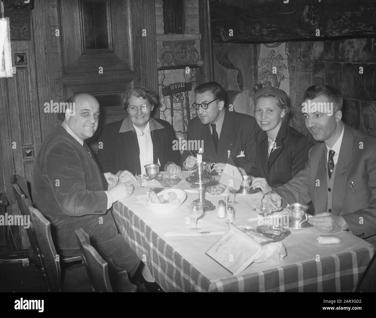 News assignment Black and White Stock Photos & Images - Alamy