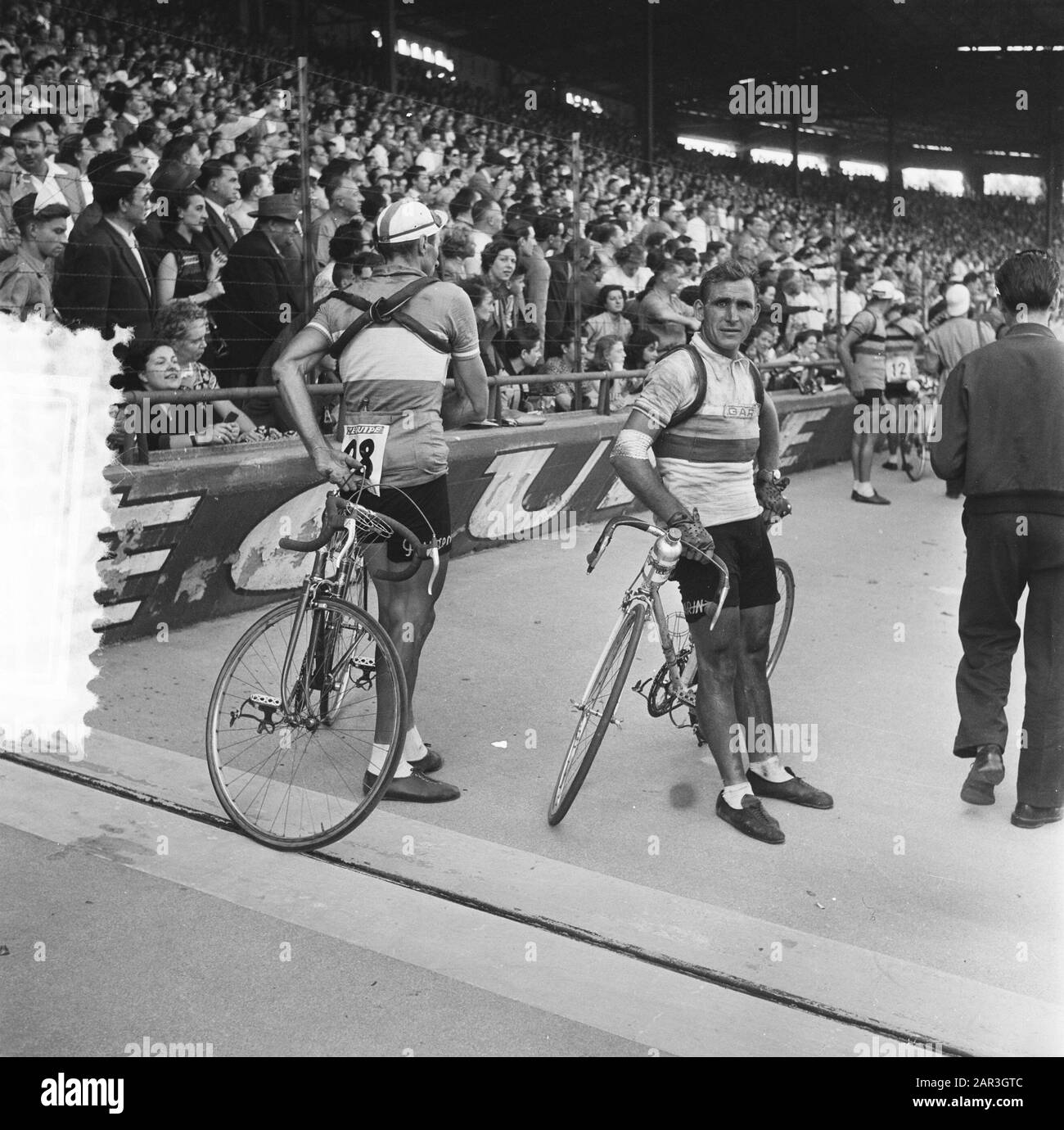 Tour de France 1952 Finish Paris. Wim van Est Date: 19 July 1952 ...