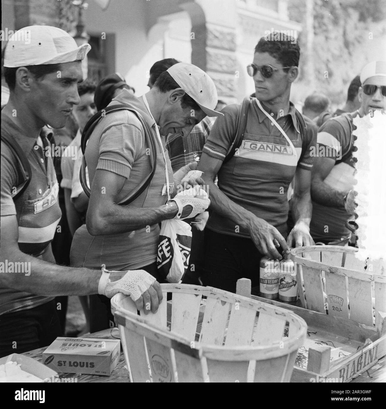 Fausto coppi 1952 hi-res stock photography and images - Alamy