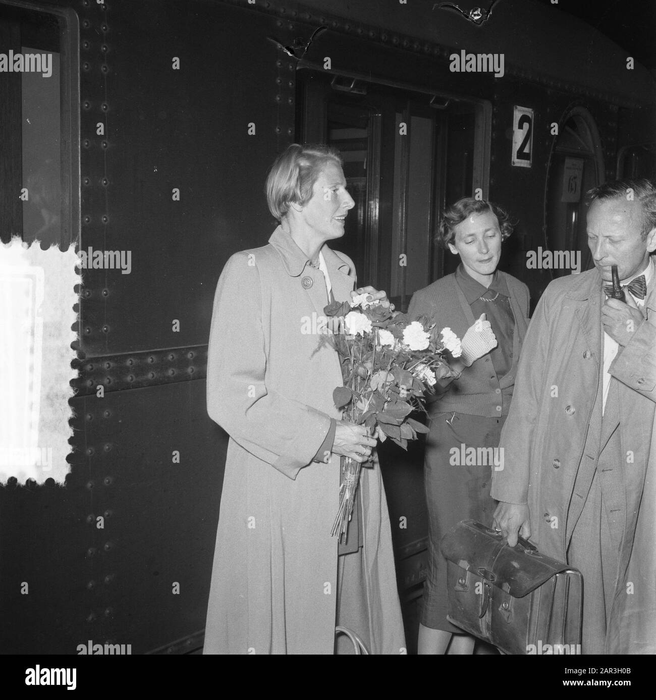 Return Fanny Blankers-Koen from Helsinki Date: August 7, 1952 Keywords ...