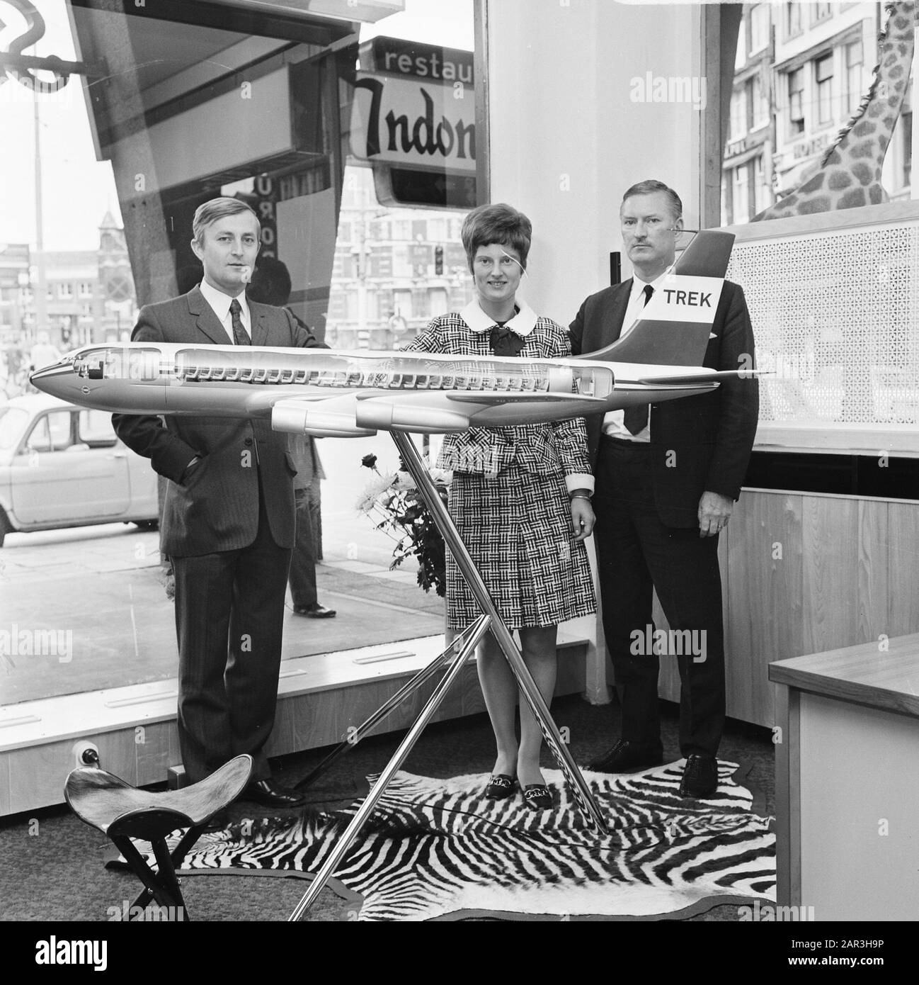 Command Trek Airways new office Vijzelstraat Date: June 7, 1969 ...
